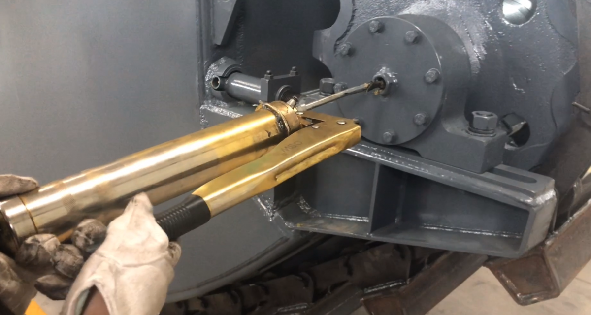 Amphibious excavator maintenance guideline - RIVER