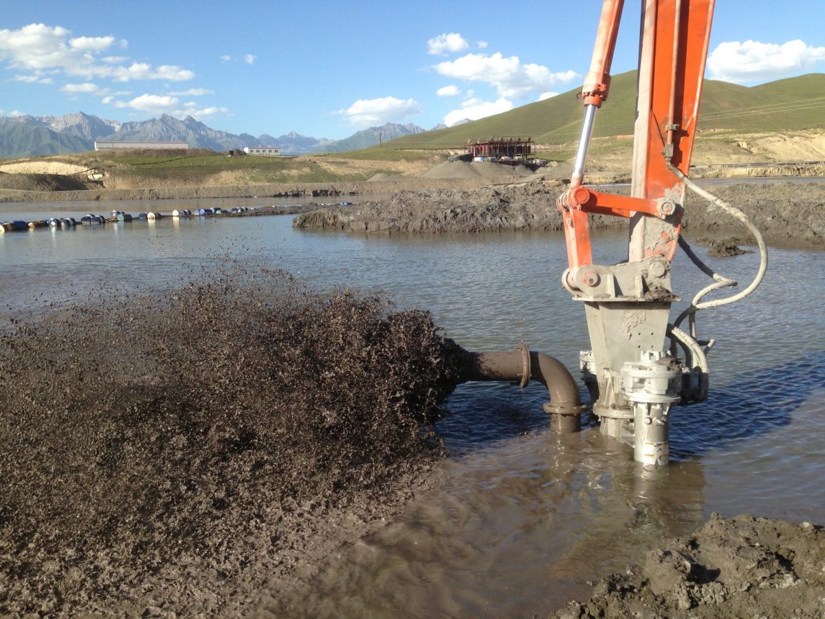 What's the relation of cutter suction pump and amphibious excavator?