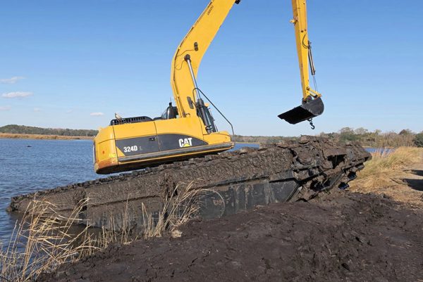 Working in Wetland & Marsh Area, Amphibious Excavator Breaks ...