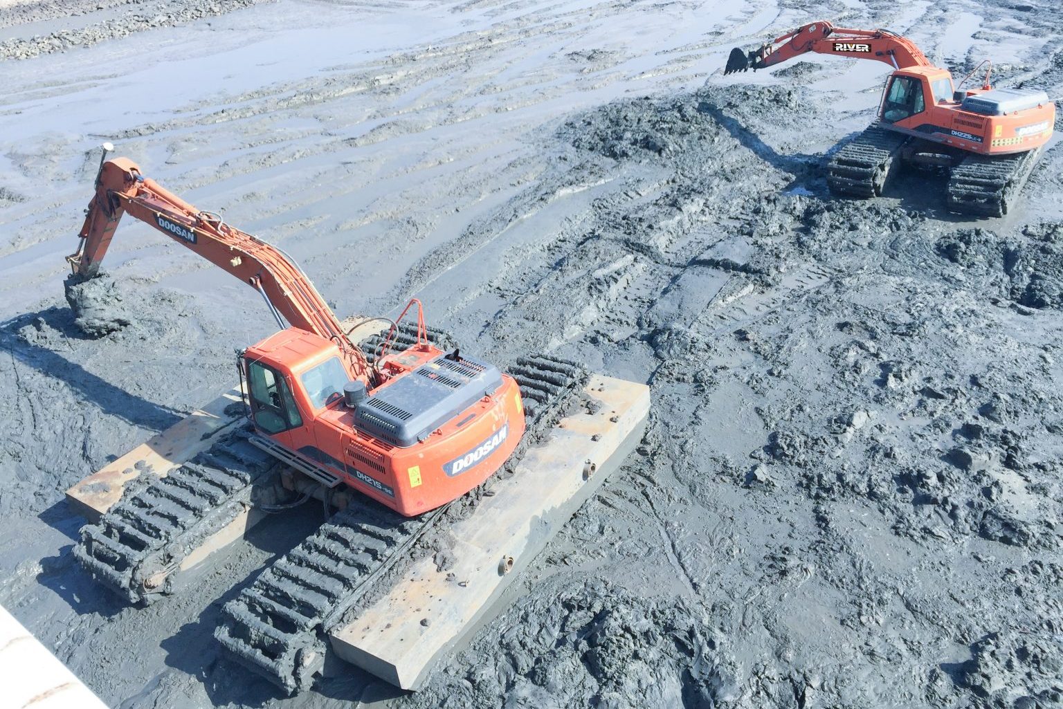 What is Amphibious Excavator? What is Its Application?