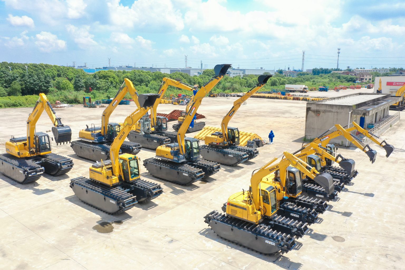 Navigating the Amphibious Excavator Rental Market | RIVER
