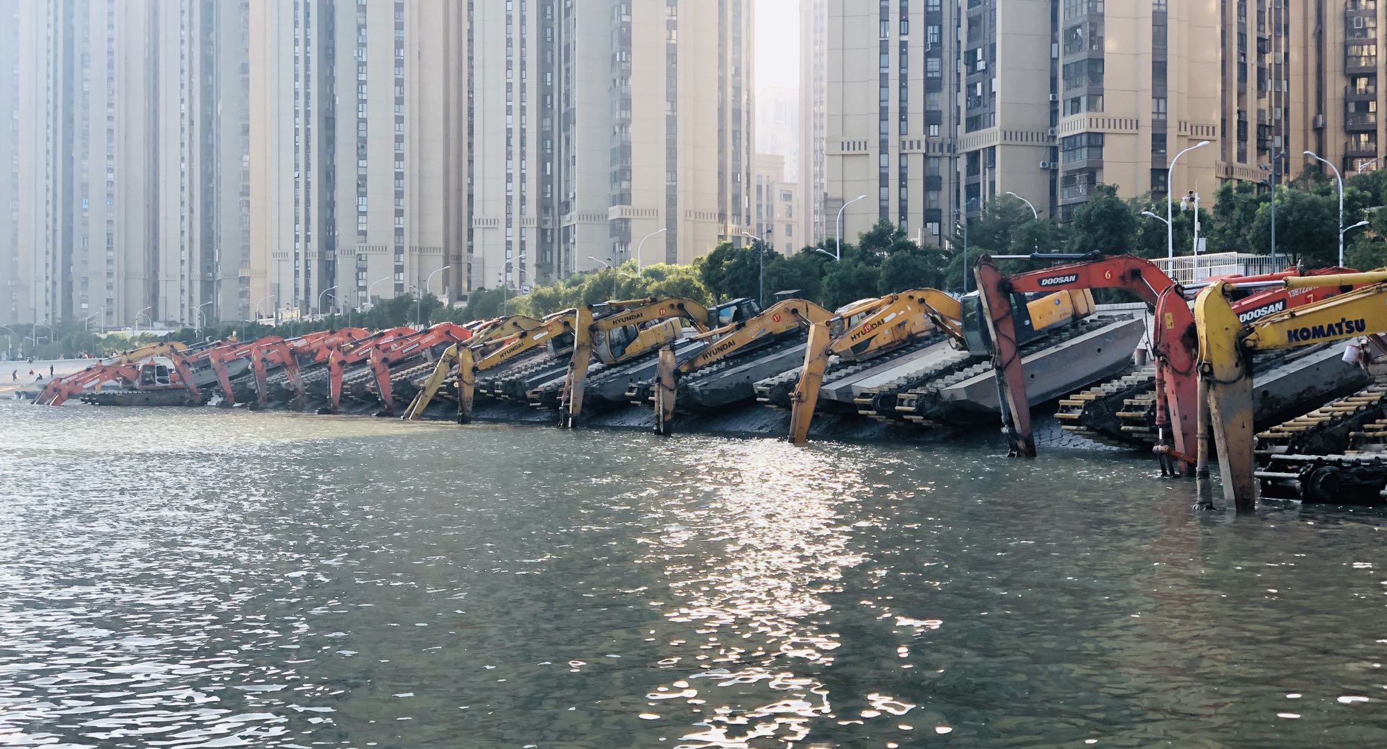 Operating procedures and precautions for amphibious excavators with ...