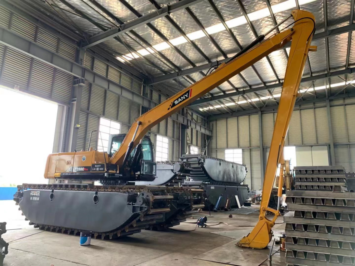 WHAT SIZE AMPHIBIOUS EXCAVATOR DO I NEED?