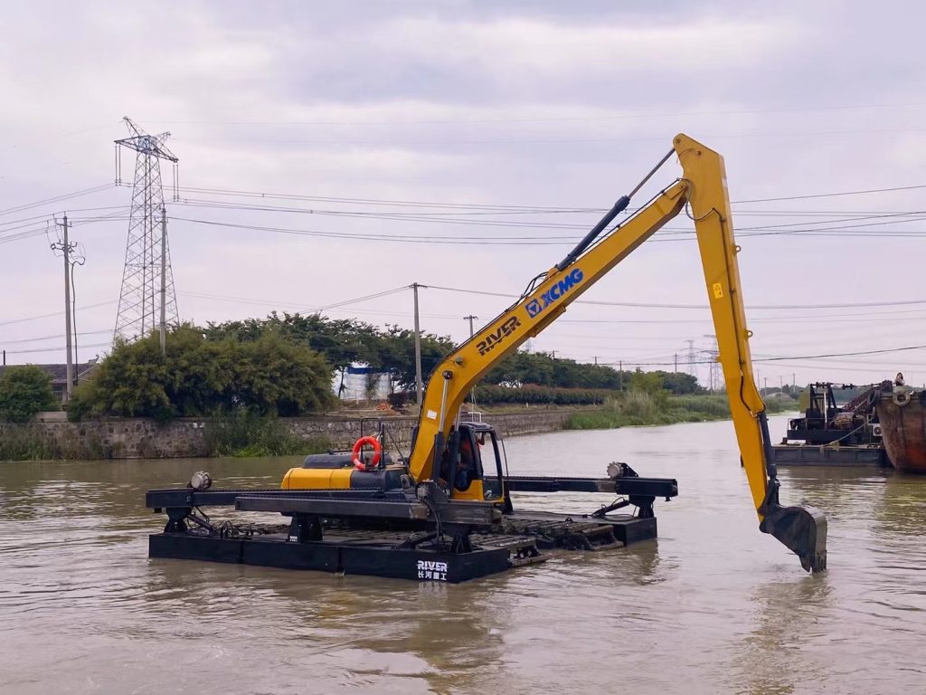 Amphibious Excavator in Deep Water Operations: A Comprehensive Guide