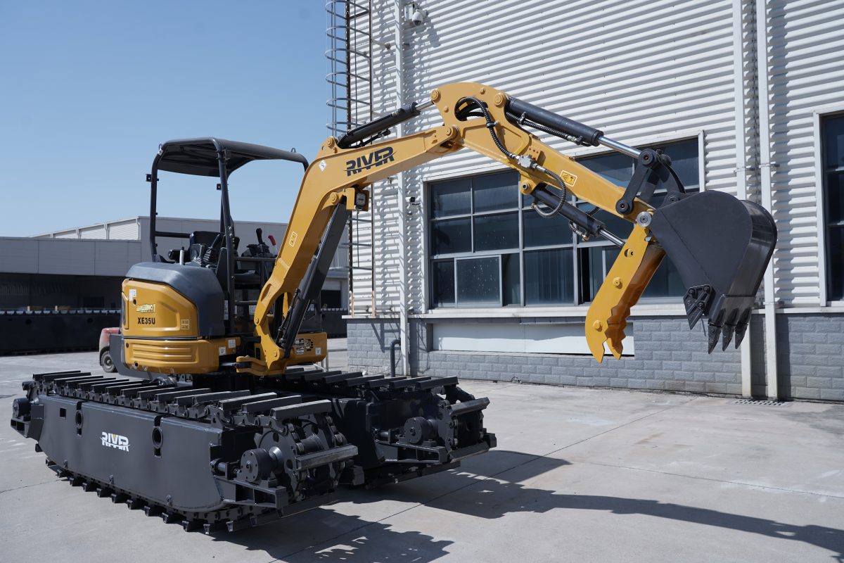 Choosing a Suitable Size of Amphibious Excavator: Mini VS Large